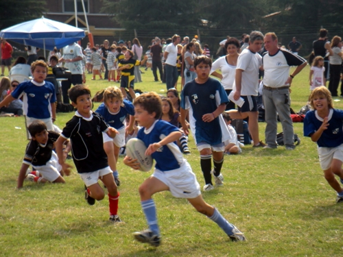 Jugar rugby mejora a las personas
