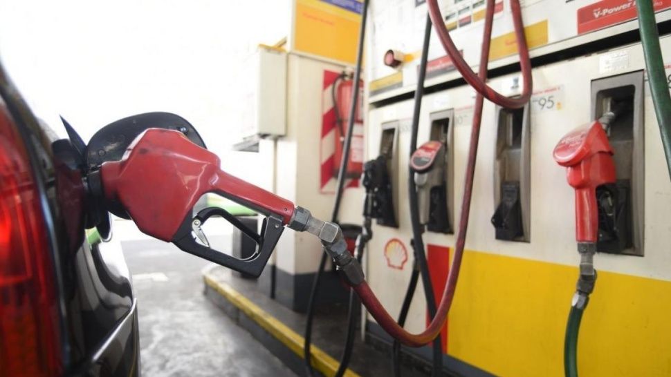Pelea de precios en los surtidores: Shell rebajaría sus combustibles