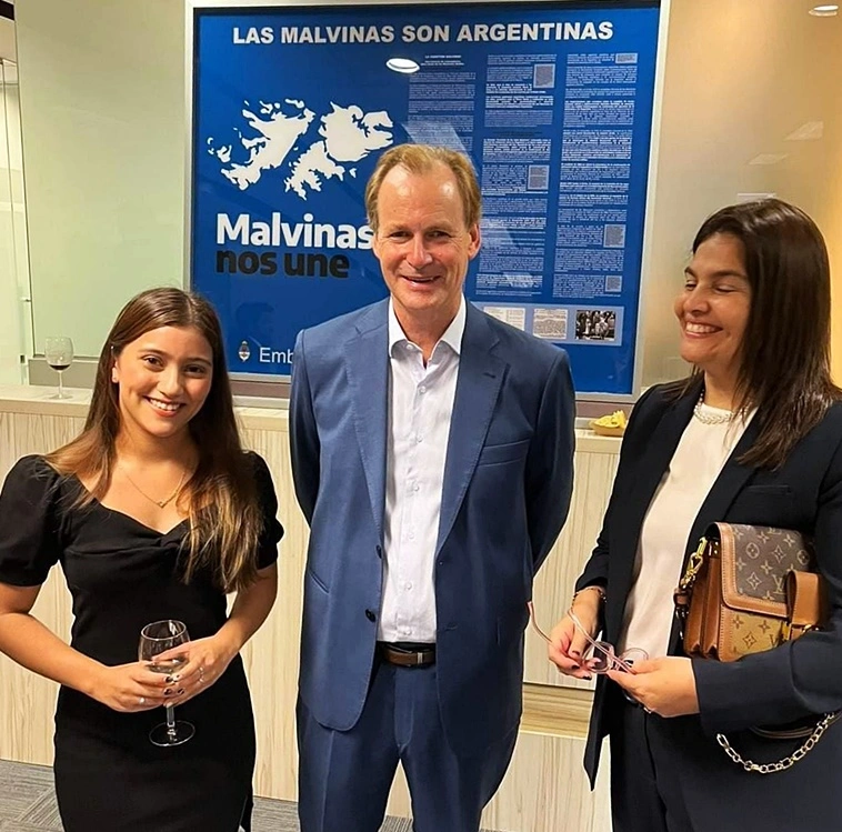 Daniela Michia participó en Singapur de un evento en la Embajada Argentina